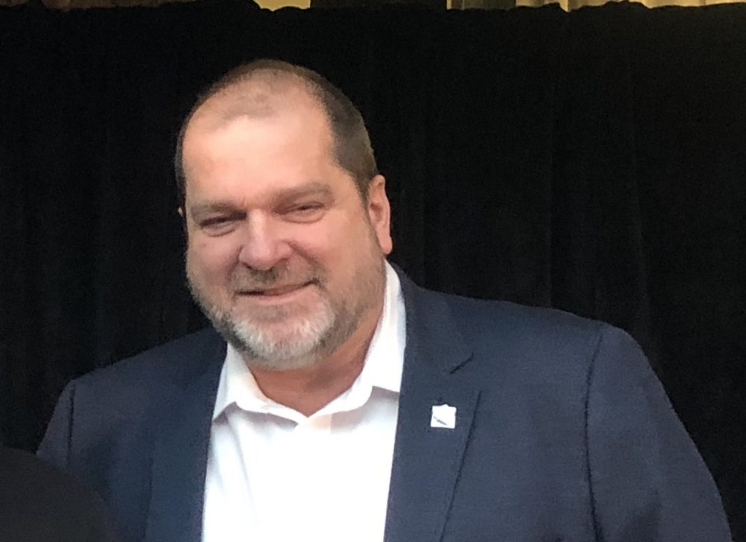 LeBel estime que le gouvernement a mis le dossier de la langue de côté ...