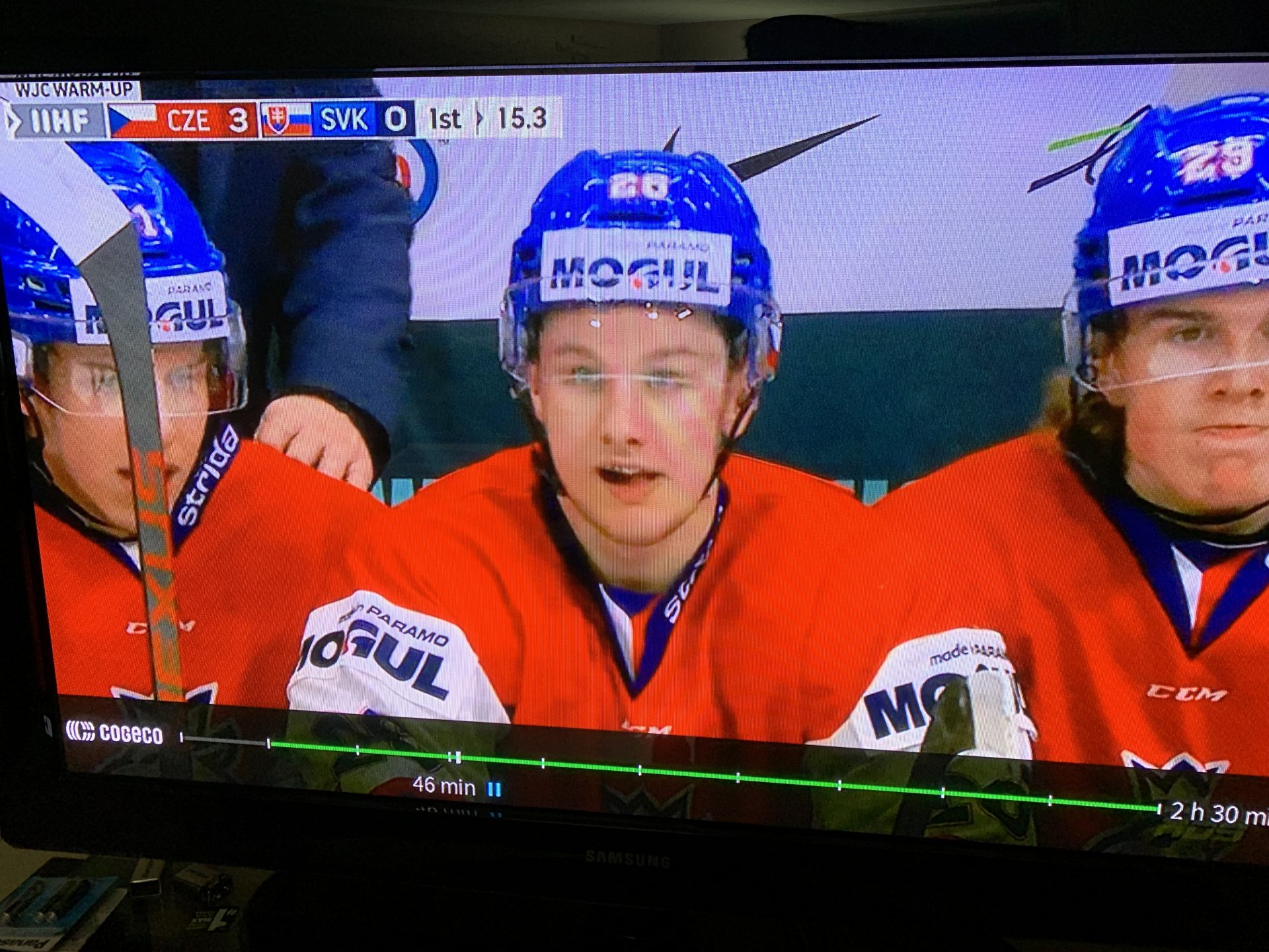 Un but, une passe, une punition et une expulsion pour Adam Raska ...