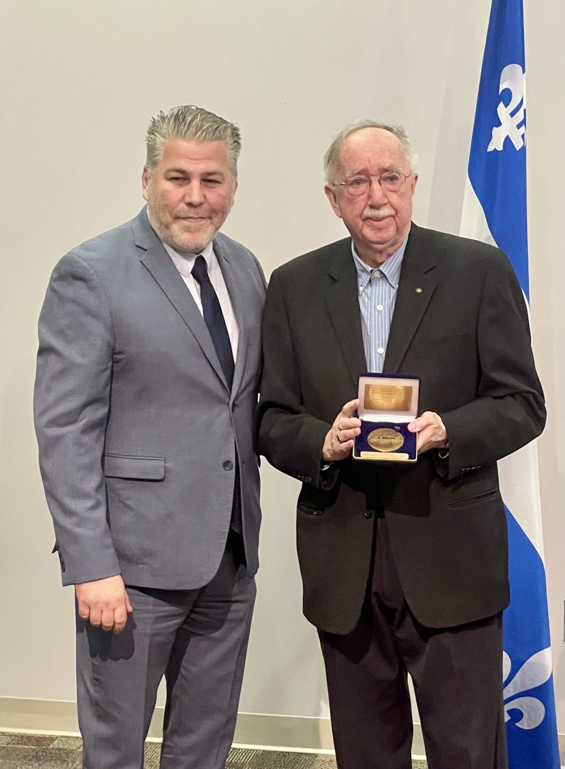 Roger Boudreau reçoit la médaille de l’Assemblée nationale | Journal Le ...