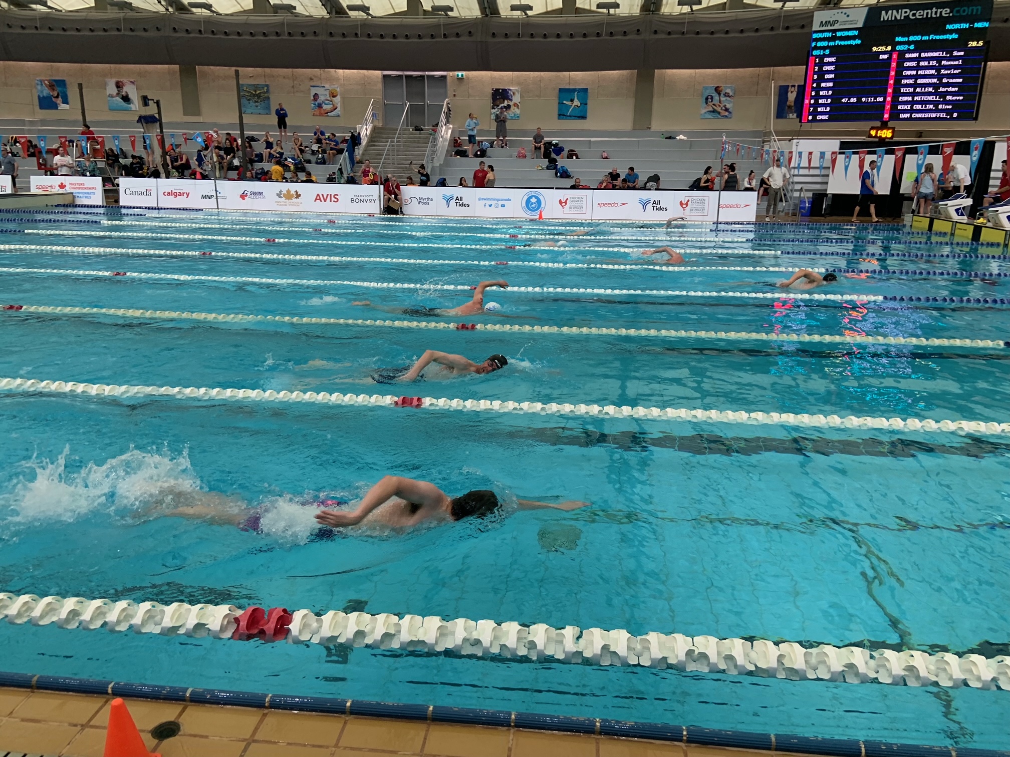 Championnats canadiens : 15 médailles pour les maîtres nageurs ...