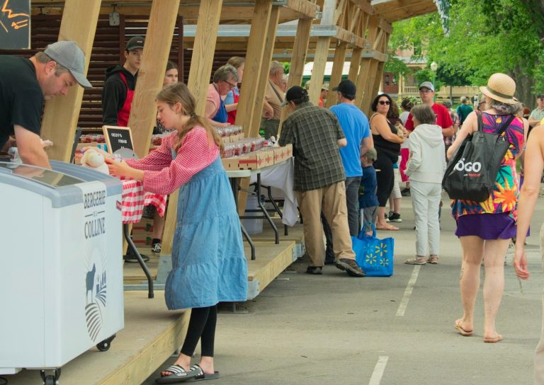 Marché public de Rimouski : bazar musical et produits locaux | Journal ...