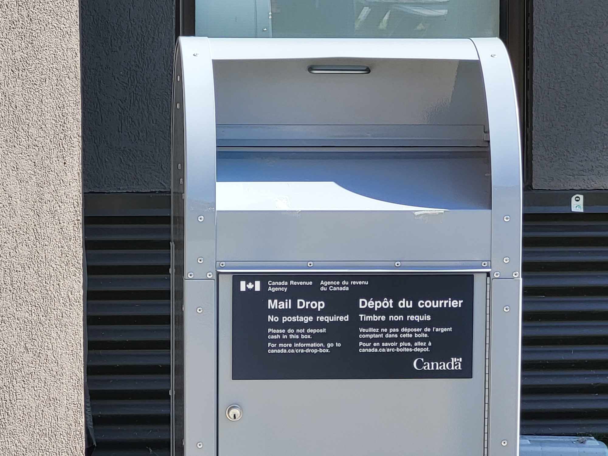 Enfin le retour de la boite de dépôt de l’Agence du revenu | Journal Le ...