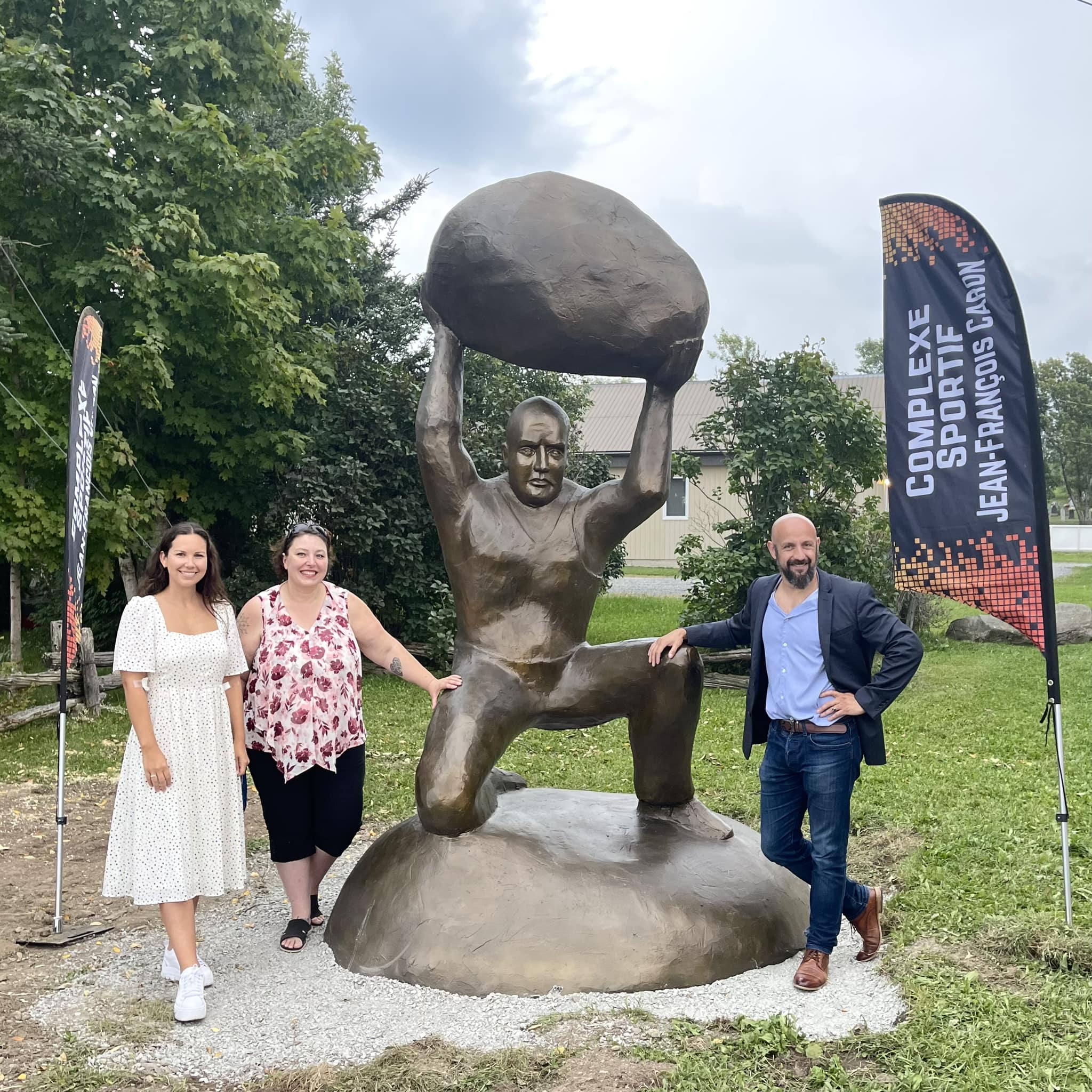 Les Hauteurs dévoile une statue de Jean-François Caron | Journal Le Soir