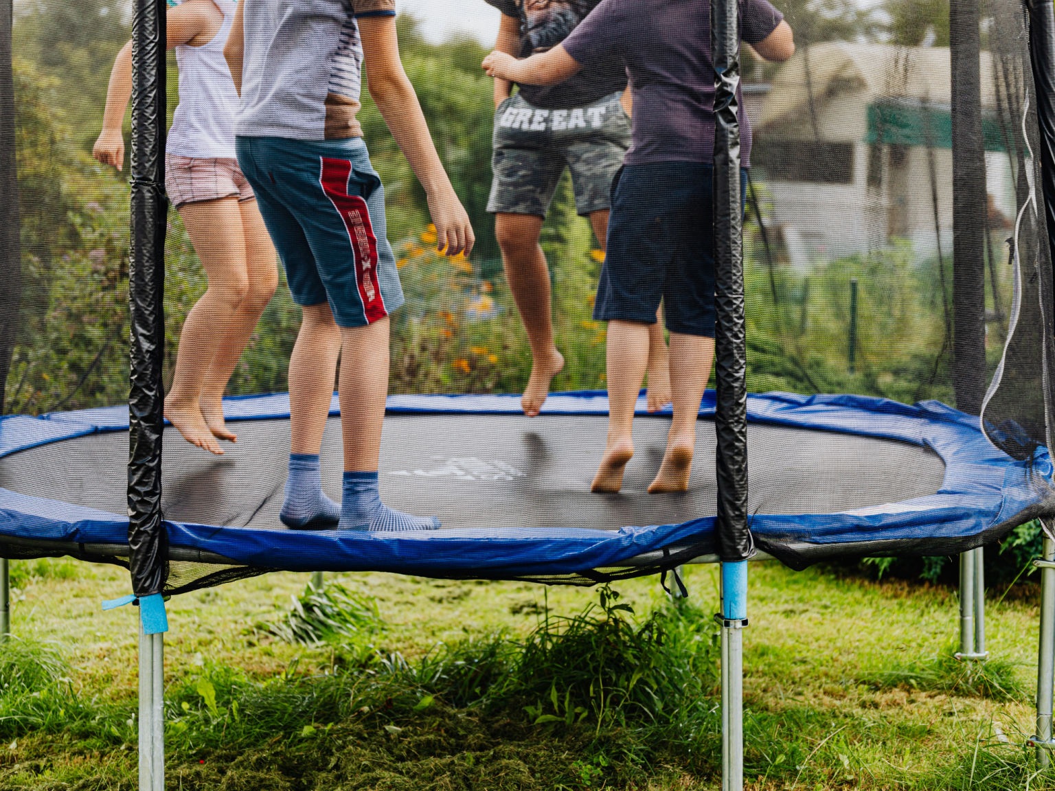 Il transporte un trampoline sur sa voiture! | Journal Le Soir