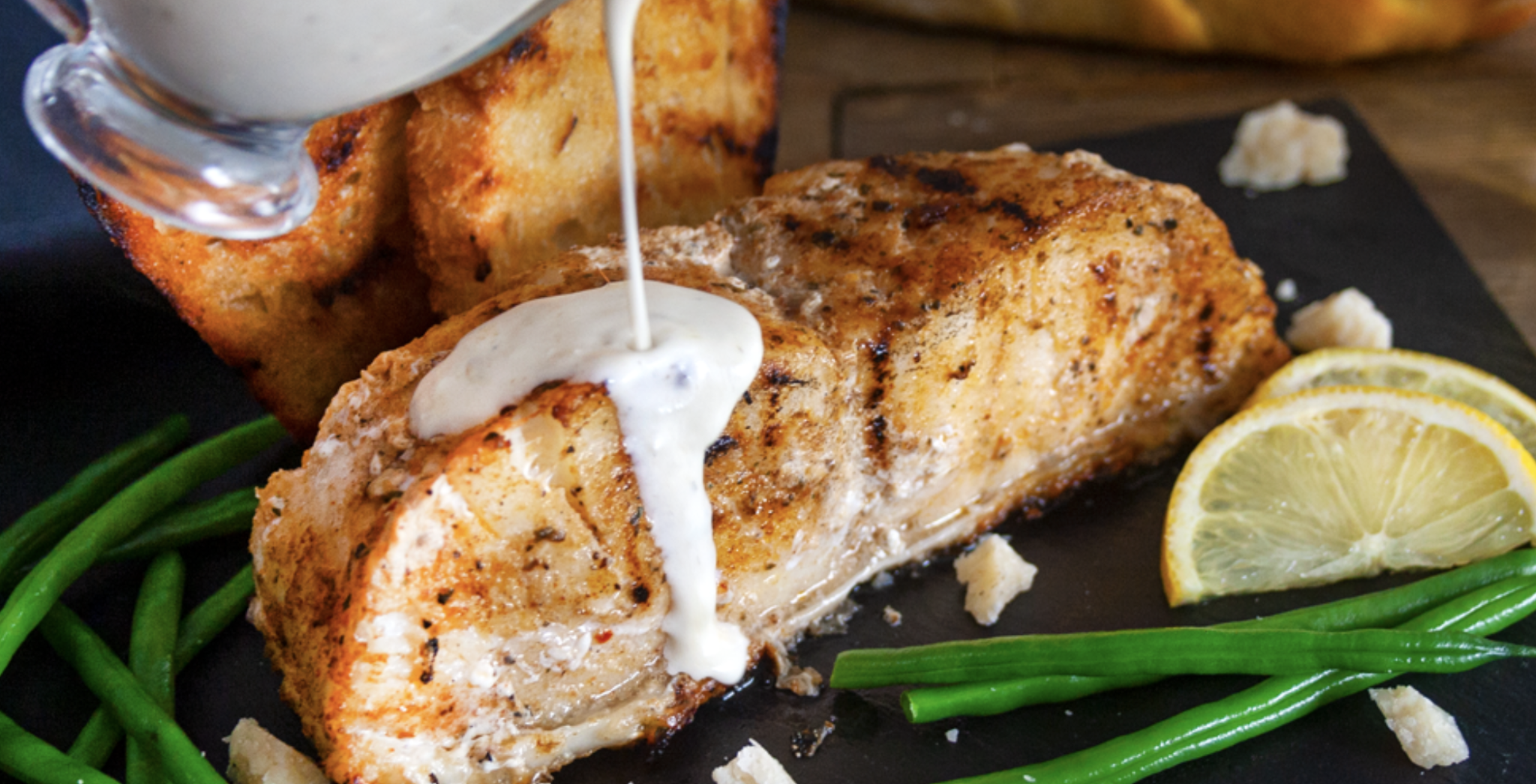 Bar rayé grillé avec pain et sauce à la crème de cidre | Journal Le Soir