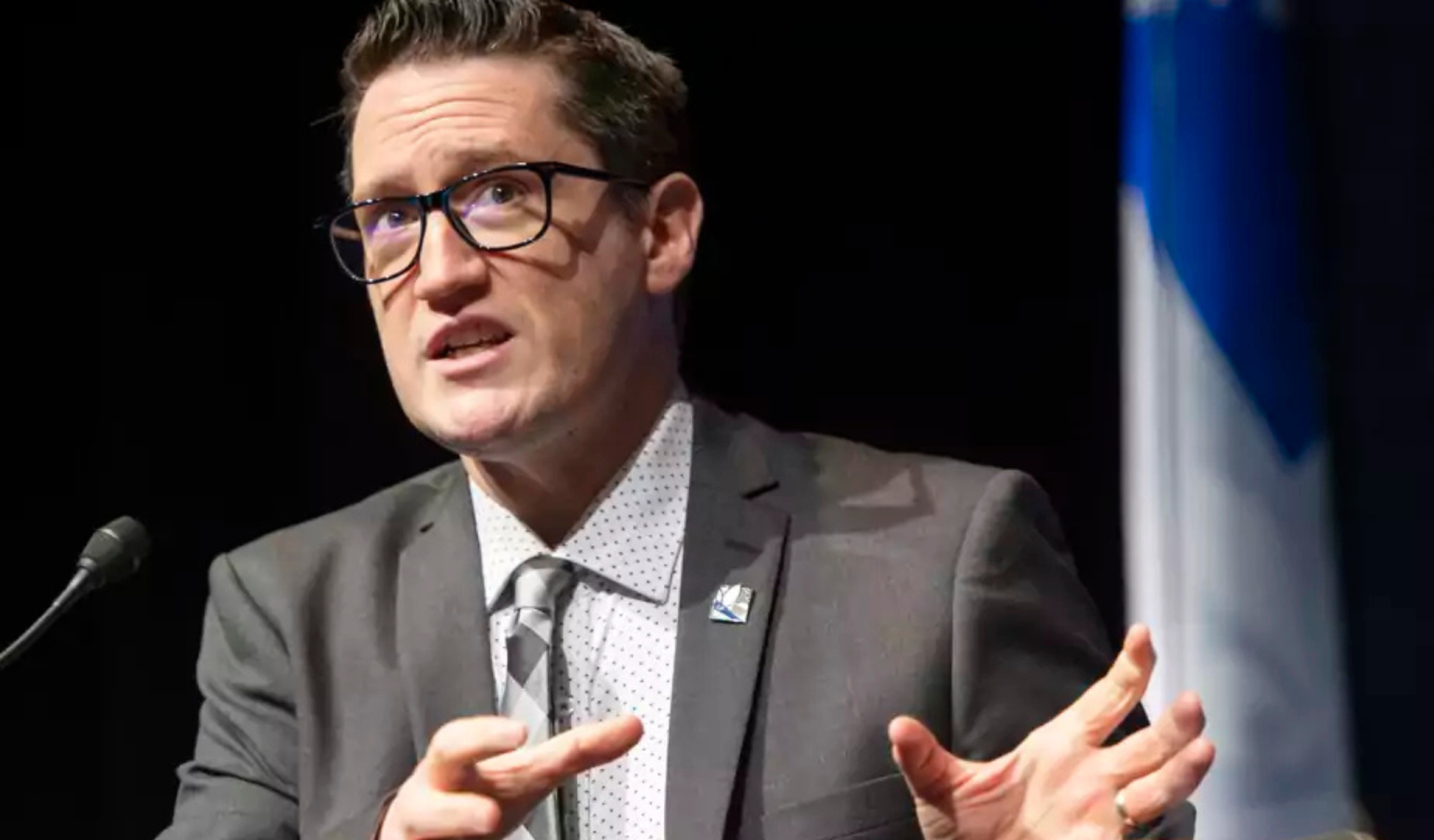 Orignal sans bois : Québec doit reculer clame Pascal Bérubé | Journal ...