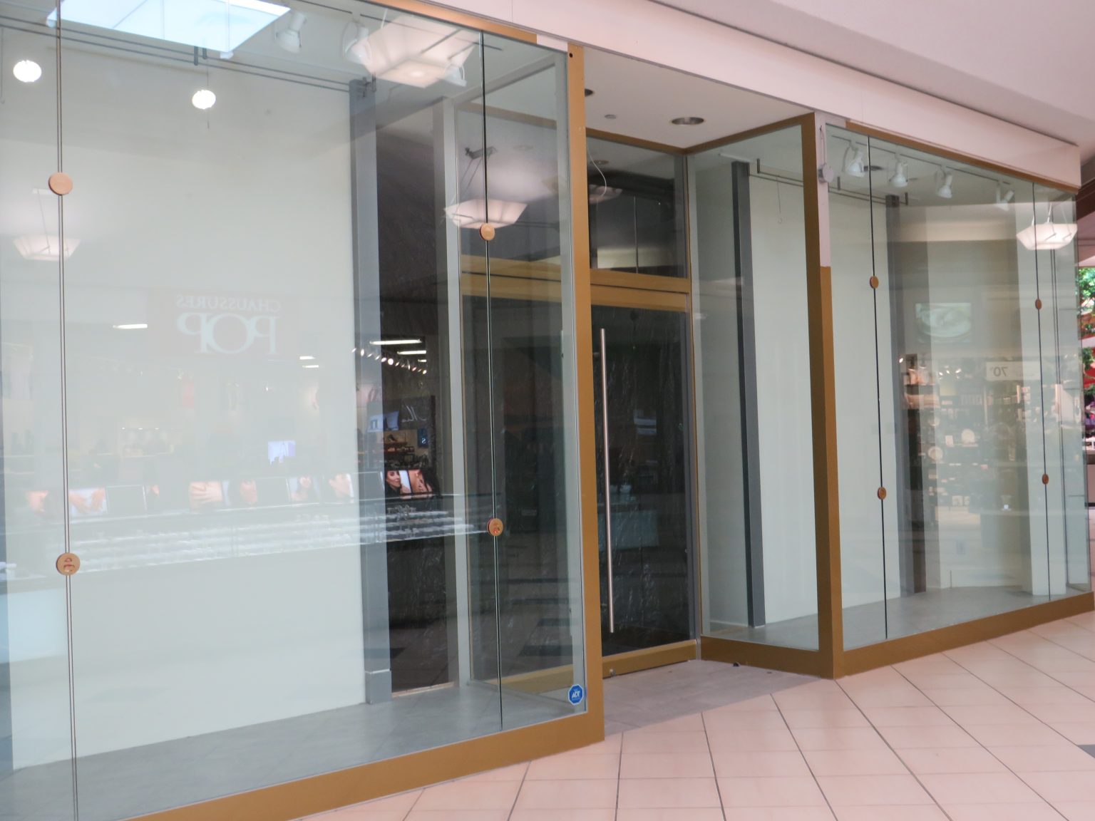 Carrefour Rimouski : la boutique Laura ferme ses portes | Journal Le Soir