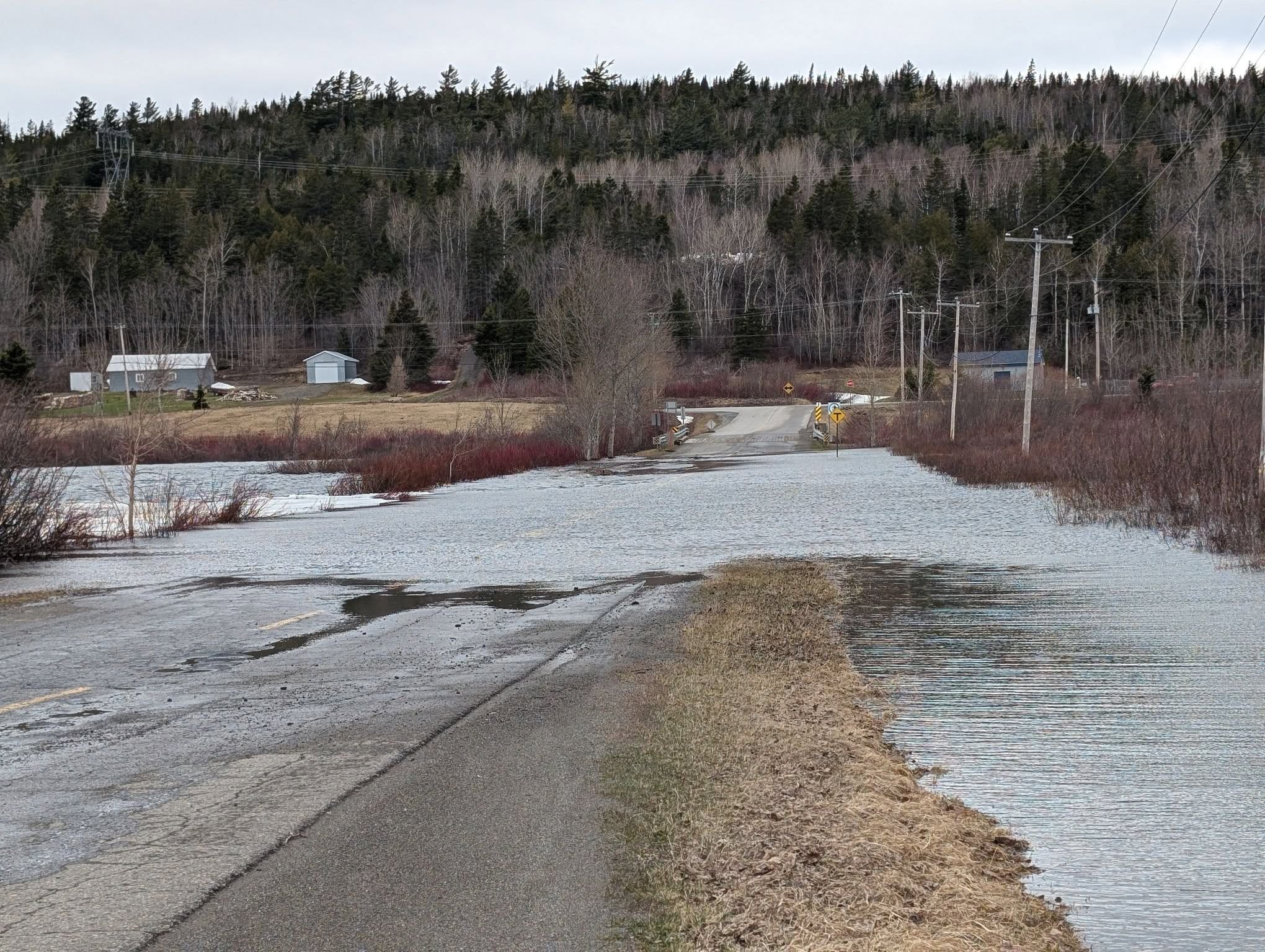 Route inondée à Saint-Mathieu-de-Rioux | Journal Le Soir